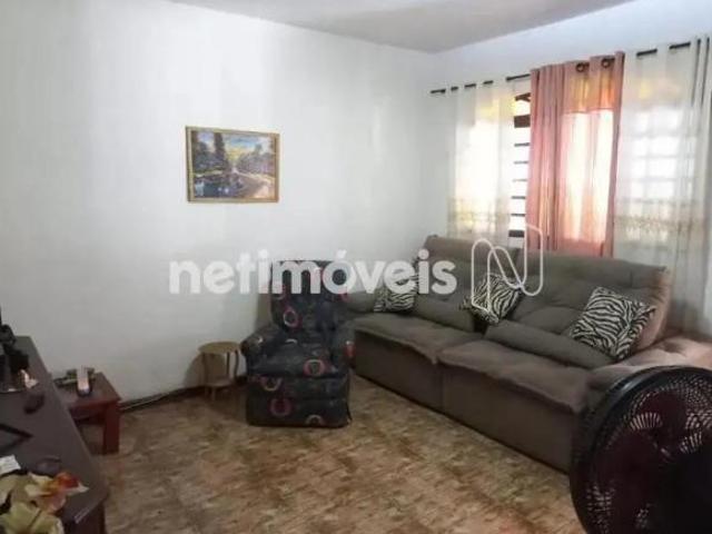 Casa a venda, 2 quartos, 1 suíte, 3 vagas, no Rio Branco