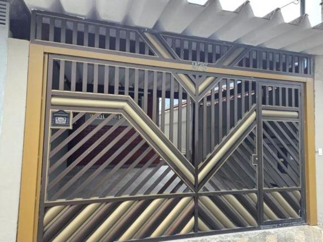 Casa à venda 2 quartos, 1 suíte, 1 sala, 2 banheiros, 2 vagas de garagem na Vila Gonçalves, São Be