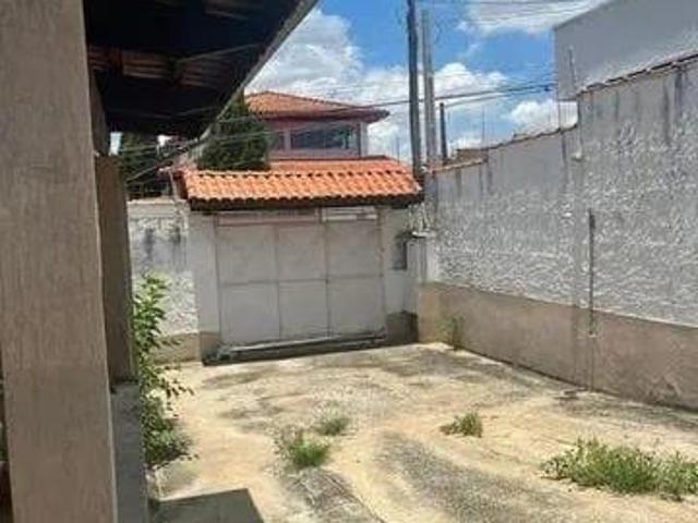 Casa à venda 2 Quartos, 1 Suite, 5 Vagas, 250M², Residencial Estoril, Taubaté SP