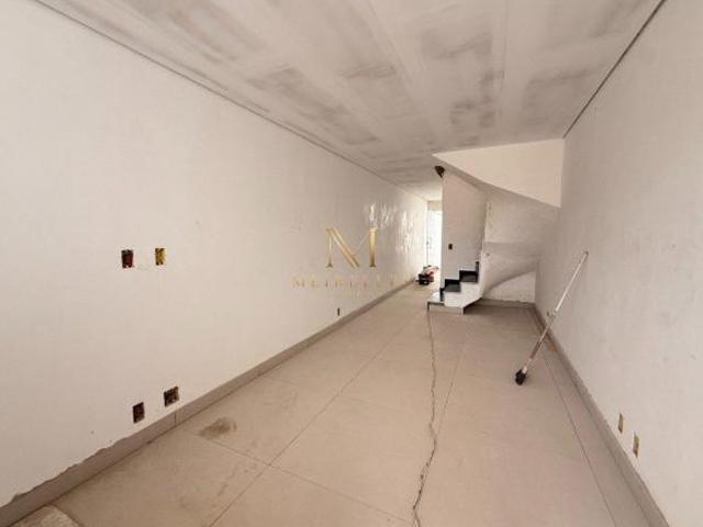 Casa à venda 2 quartos 2 suítes varanda 2 vagas no Copacabana/BH