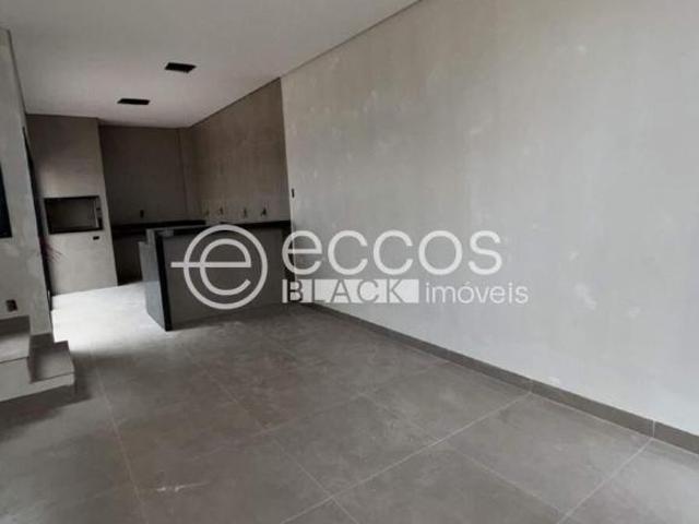 Casa à venda, 2 quartos, 2 suítes, 1 vaga, Novo Mundo Uberlândia/MG