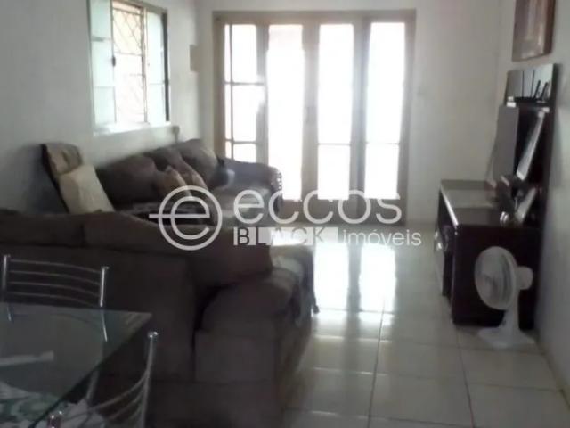 Casa à venda, 2 quartos, 3 vagas, Jardim Europa Uberlândia/MG