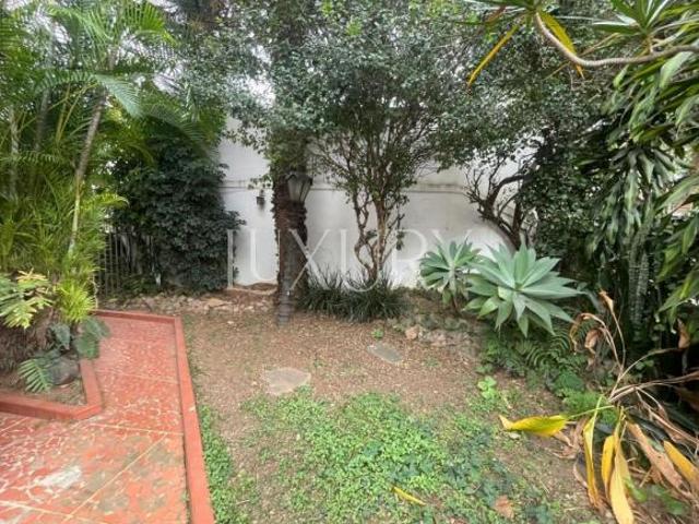 Casa à venda, 300 m², 3 quartos sendo 2 suítes, 3 vagas Alugado