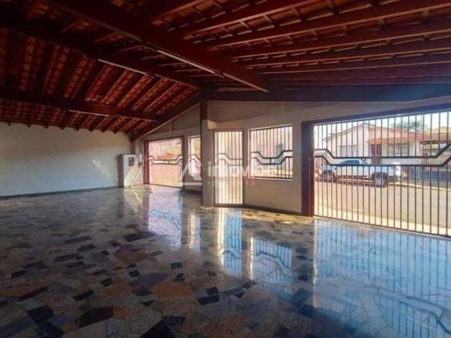 Casa à Venda | 300m² de Terreno | 03 Dormitórios, Edícula e Garagem para 08 Carros – Vila Grassi – A