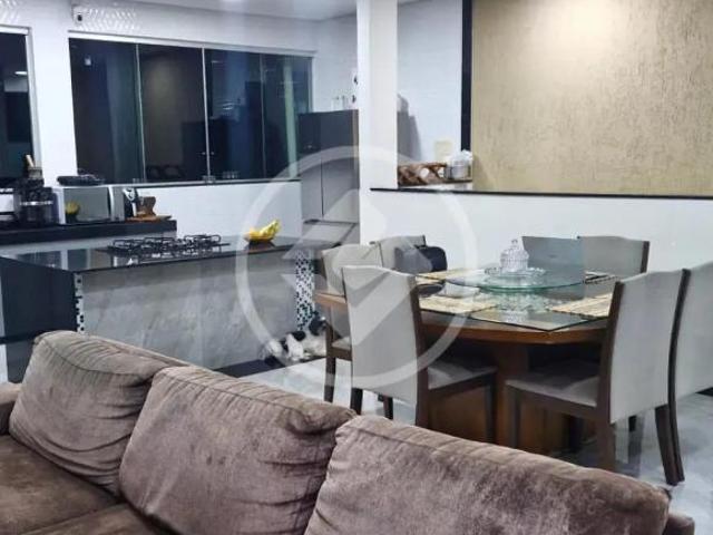 Casa a venda 330 M2 por R$ 890.000,00