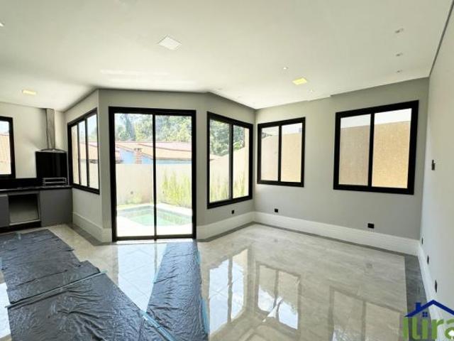Casa à venda 360M², 4 dormitórios, 4 suítes, piscina e lazer integrado no Condomínio Valville 2 em A