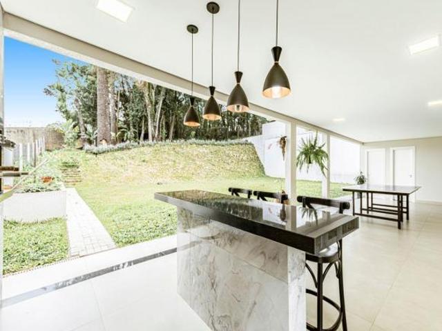Casa à Venda, 406 m² | Bosque Privativo | Condomínio Fechado | Butiatuvinha | 4 Quartos, 2 Suítes