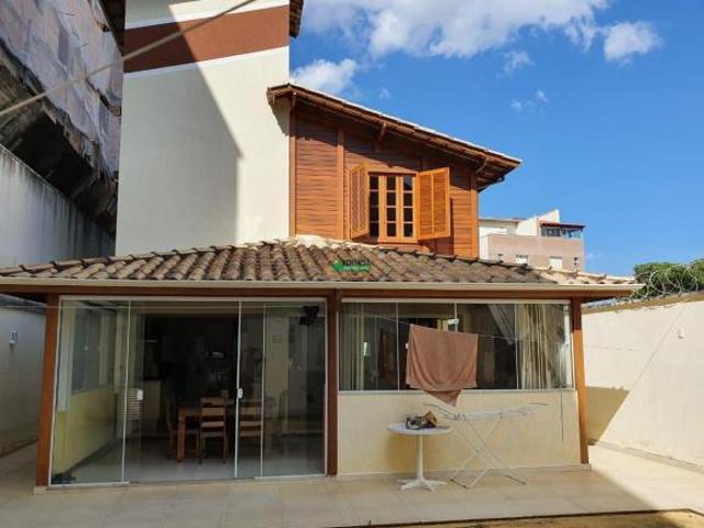 CASA A VENDA
