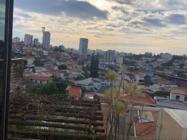 Casa a venda, 430 m², com uma vista belíssima, pronta para a moradia, com 5 quartos sendo 3 suítes