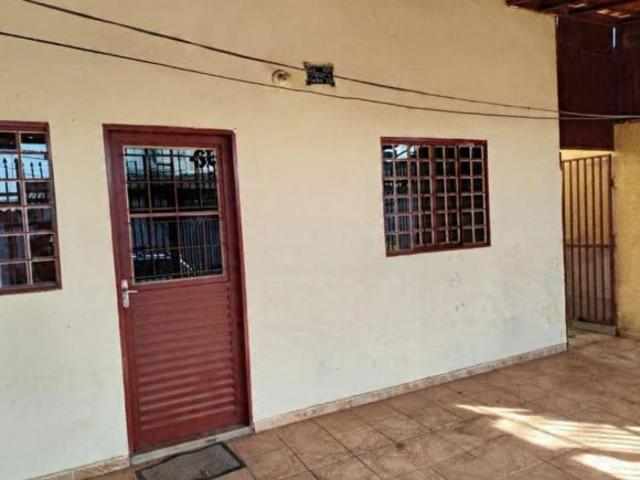 CASA A VENDA.