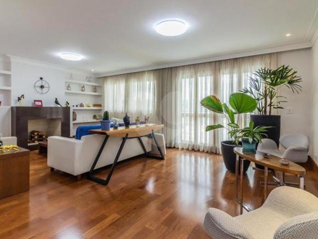 CASA À VENDA 482 m² COM 4 QUARTOS 1 SUÍTE 4 VAGAS NO TUCURUVI