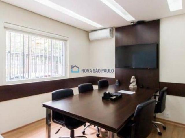 Casa à venda 4 dormitórios, 5 vagas, 230 m², região Vila Mariana