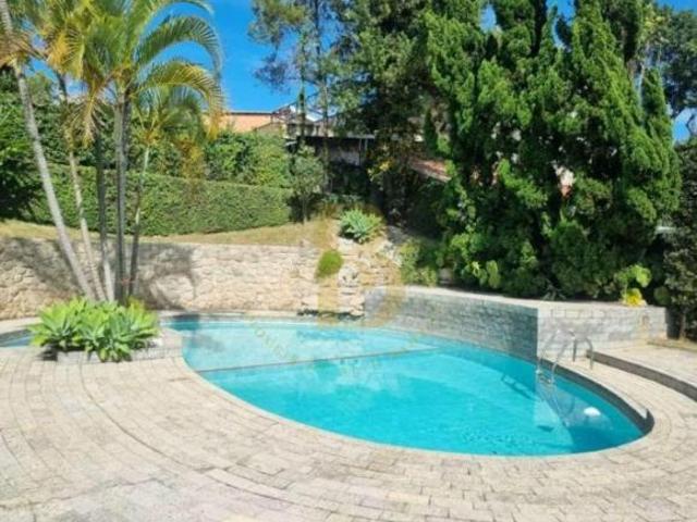 Casa à Venda 4 Dormitórios, 2 Suítes e 5 Vagas de Garagem