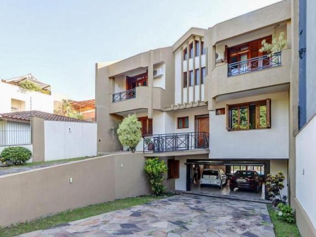 Casa a venda / 4 dormitórios / Piscina aquecida / 4 vagas