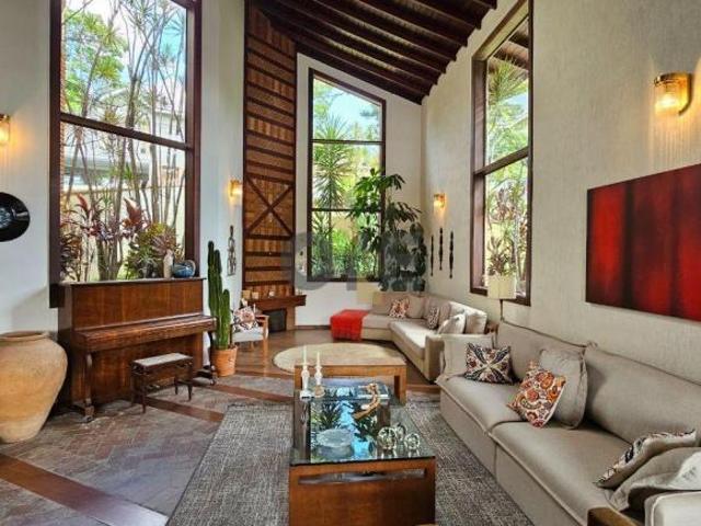 Casa a venda 4 dormitórios, sendo 4 suítes em Alphaville Santana de Parnaíba SP