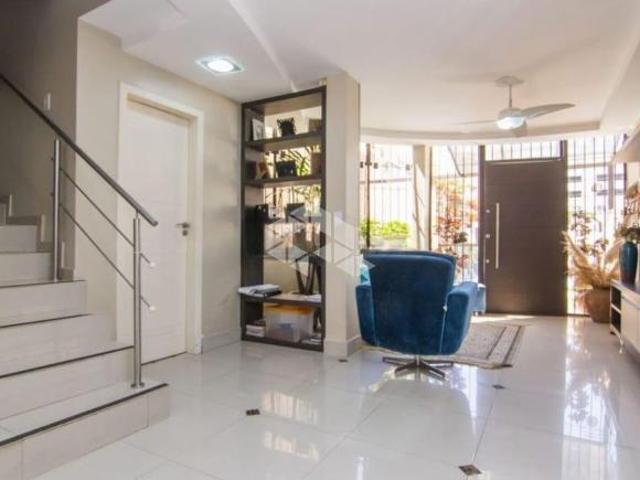 Casa à venda, 4 dormitórios sendo 1 suíte, piscina, 2 vagas, bairro Cristal, zona sul