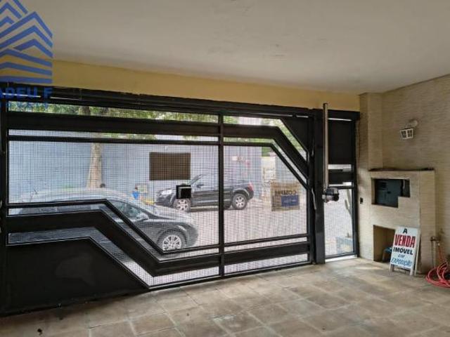 Casa à venda, 4 dorms, 2 vagas no Jardim Santa Helena