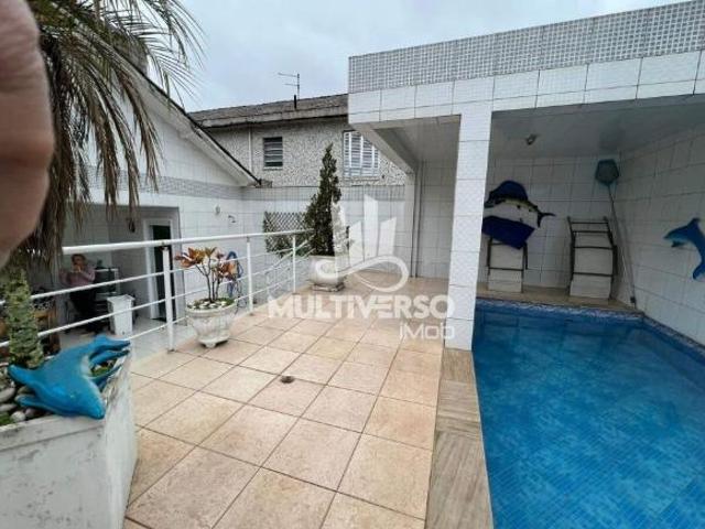 Casa à venda, 4 quartos no bairro Aparecida em Santos