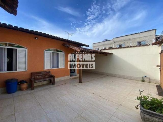 Casa à venda 4 quartos no Bairro CHACARAS CALIFORNIA