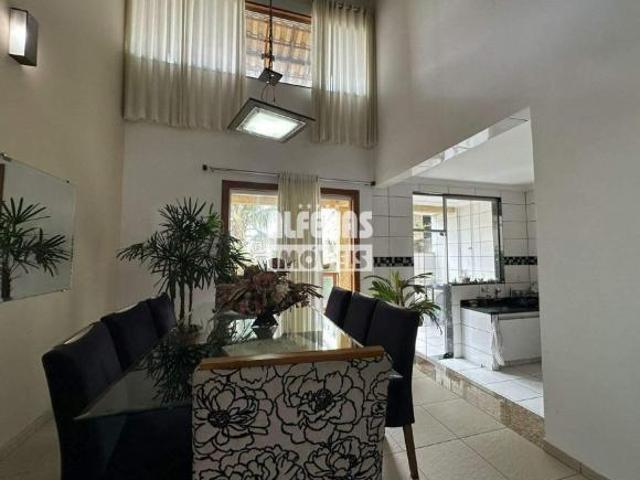 Casa à venda 4 quartos no Bairro JARDIM RIACHO DAS PEDRAS