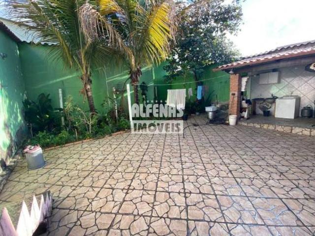 Casa à venda 4 quartos no Bairro MONTE CASTELO