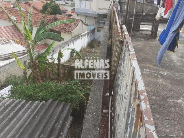 Casa à venda 4 quartos no Bairro Santa Cruz Industrial