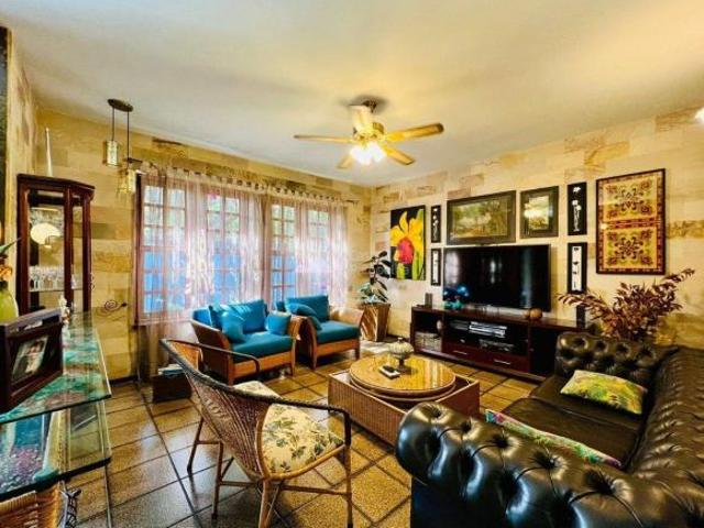 Casa a venda 4 quartos com 1 suítes Itapoã