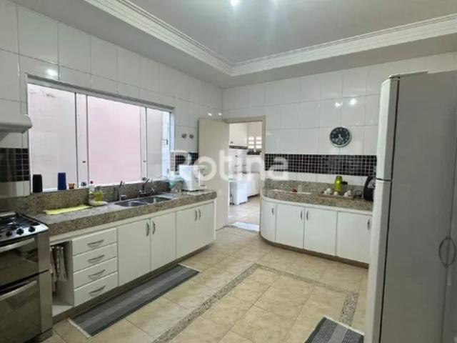Casa à venda, 4 quartos, Jardim Karaíba Uberlândia/MG Rotina Imobiliária
