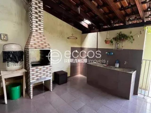 Casa à venda, 4 quartos, 1 suíte, 2 vagas, Martins Uberlândia/MG