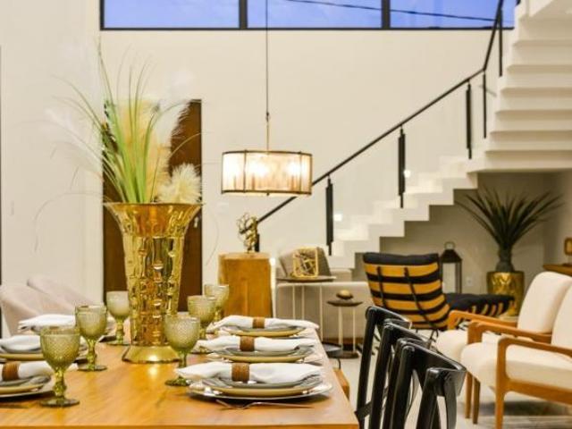 Casa à venda 4 Quartos, 1 Suite, 4 Vagas, 245M², Jardim Baronesa, Taubaté SP | Condomínio Colinas