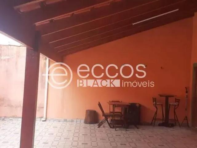 Casa à venda, 4 quartos, 1 suíte, 4 vagas, Granada Uberlândia/MG
