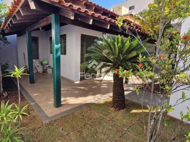 Casa à venda, 4 quartos, 1 suíte, 6 vagas, Santa Mônica Uberlândia/MG