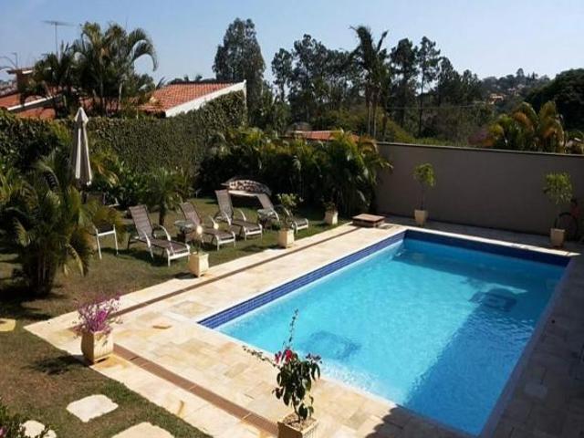 Casa à venda, 4 quartos, 2 suítes, Centro Vinhedo/SP