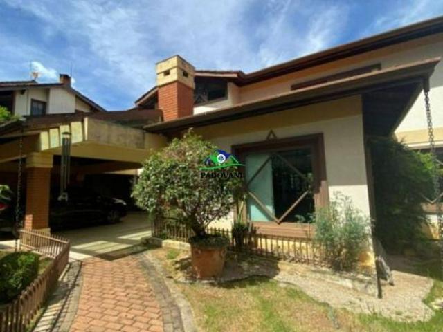 Casa a venda 4 quartos 2 suítes condomínio fechado
