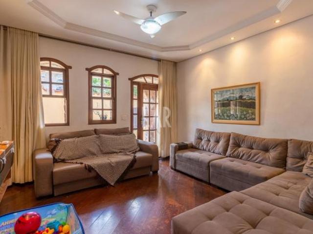 Casa à venda, 4 quartos, 2 suítes, 10 vagas, João Pinheiro Belo Horizonte/MG