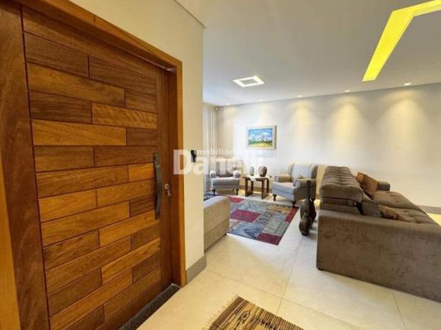 Casa à venda, 4 quartos, 2 suítes, 2 vagas, Jardim das Nações Taubaté/SP