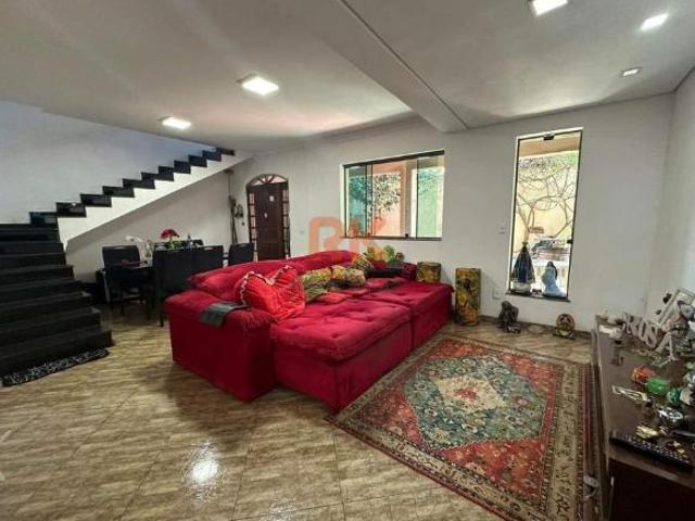 Casa à venda, 4 quartos, 2 suítes, 3 vagas, Carajás Contagem/MG