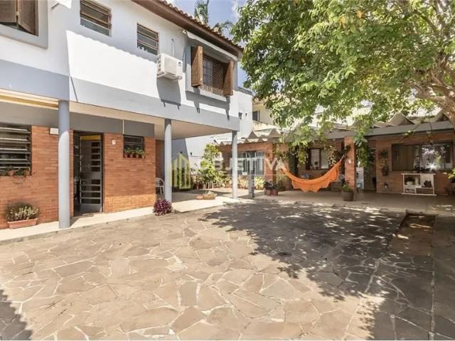 Casa à venda 4 Quartos 2 Suites 4 Vagas 250M² Três Figueiras Porto Alegre RS