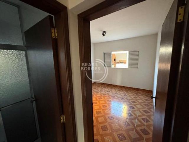 Casa à venda, 4 quartos, 3 banheiros, 4 vagas de garagem, 249m²
