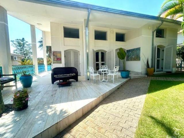 Casa à venda 4 quartos, 4 vagas, 5 banheiros no Condomínio Jardim Novo Mundo – 470 m² por $ 2.750.00