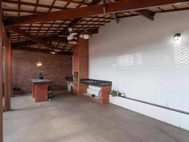 CASA A VENDA 4 QUARTOS| 5 BANHEIROS | 3 SUÍTES| 4 VAGAS