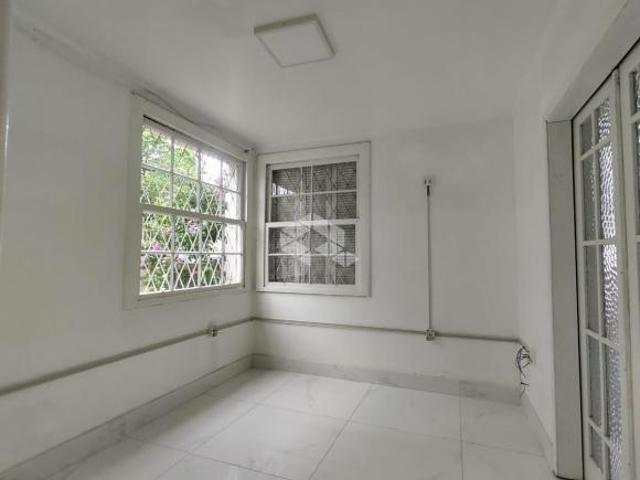 Casa à venda 4 salas/dormitórios 2 vagas bairro Moinhos de Vento