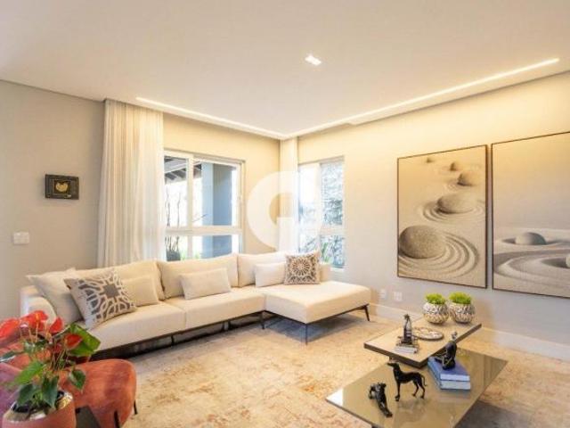 CASA À VENDA, 4 SUÍTES, CONDOMÍNIO FECHADO, TODA REFORMADA, PARA ENTRAR E MORAR