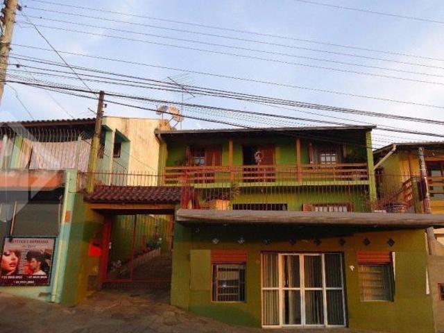 Sobrado com 3 dormitórios no bairro Santa Teresa