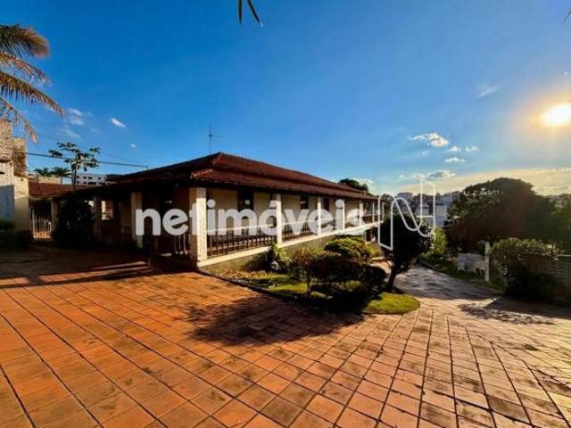 Casa à Venda, 5 quartos, piscina e quadra no Bairro Santa Amélia