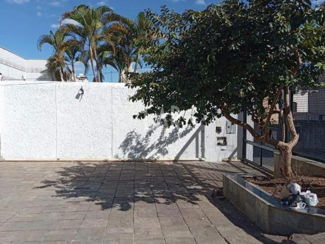 Casa à venda, 5 quartos, 1 suíte, 9 vagas, Sagrada Família Belo Horizonte/MG