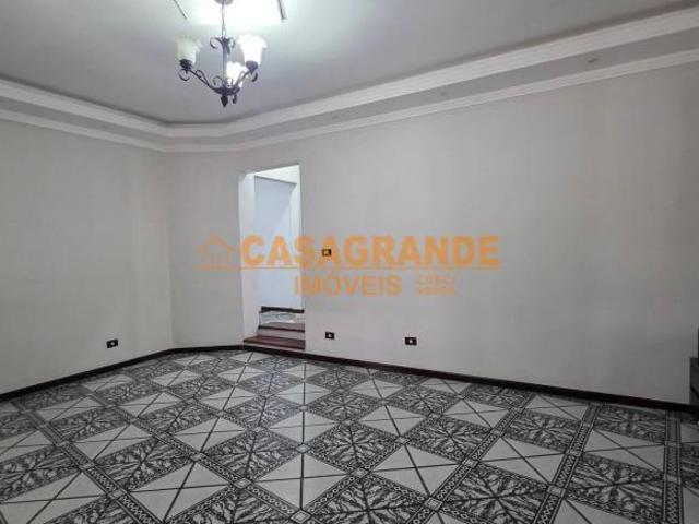 Casa à Venda 5 quartos, 1 suíte master + Piscina Jd das Indústrias