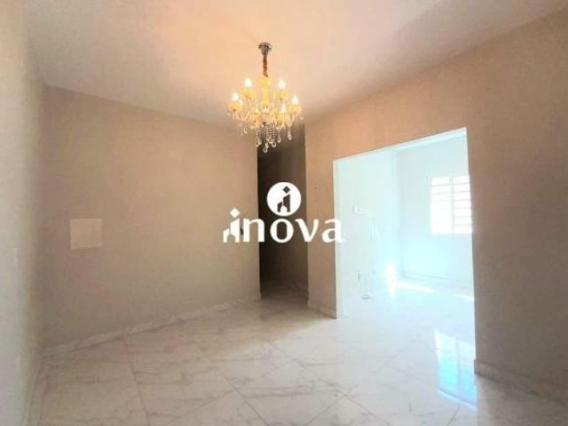 Casa à venda, 5 quartos, 2 suítes, 2 vagas, Tancredo Neves, Residencial Uberaba/MG