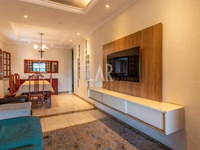 Casa à venda, 5 quartos, 2 suítes, 3 vagas, Sagrada Família Belo Horizonte/MG