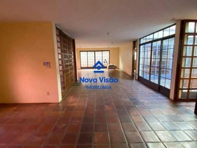 Casa à venda, 5 quartos, 2 suítes, 8 vagas, Centro Uberaba/MG
